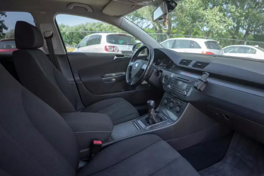 Melns Volkswagen Passat B6 2005 Liepāja, ar dzinēja tilpumu 2.00 L un nobraukumu 118 tūkst. km par 3150 €, foto 13 vietnē AUTOMOTO.COM.LV