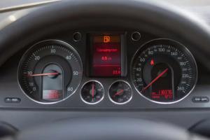 Melns Volkswagen Passat B6 2005 Liepāja, ar dzinēja tilpumu 2.00 L un nobraukumu 118 tūkst. km par 3150 €, foto 14 vietnē AUTOMOTO.COM.LV