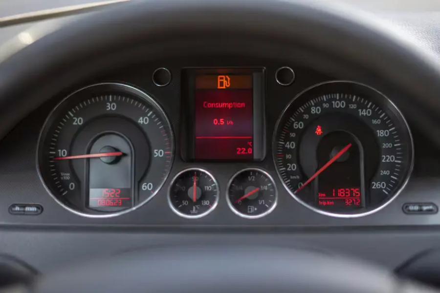 Melns Volkswagen Passat B6 2005 Liepāja, ar dzinēja tilpumu 2.00 L un nobraukumu 118 tūkst. km par 3150 €, foto 14 vietnē AUTOMOTO.COM.LV