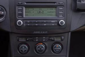 Melns Volkswagen Passat B6 2005 Liepāja, ar dzinēja tilpumu 2.00 L un nobraukumu 118 tūkst. km par 3150 €, foto 15 vietnē AUTOMOTO.COM.LV
