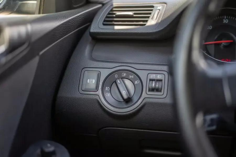 Melns Volkswagen Passat B6 2005 Liepāja, ar dzinēja tilpumu 2.00 L un nobraukumu 118 tūkst. km par 3150 €, foto 19 vietnē AUTOMOTO.COM.LV