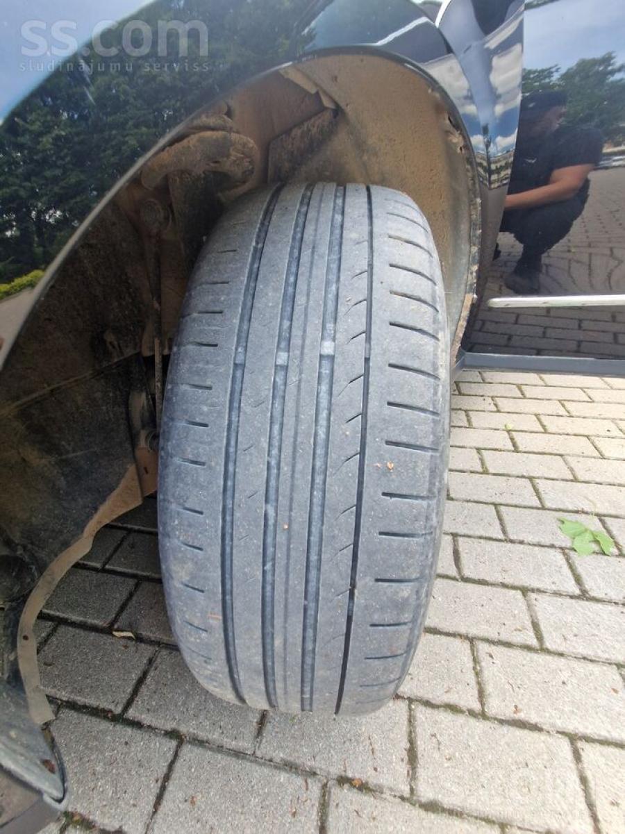Melns Volkswagen Passat B6 2005 Liepāja, ar dzinēja tilpumu 2.00 L un nobraukumu 360 tūkst. km par 1150 €, foto 13 vietnē AUTOMOTO.COM.LV