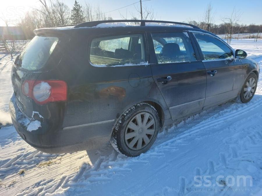 Black Volkswagen Passat B6 2006 in Dobele, with an engine capacity of 2.00 L and mileage of 323 thousand km for 695 €, photo 4 on AUTOMOTO.COM.LV