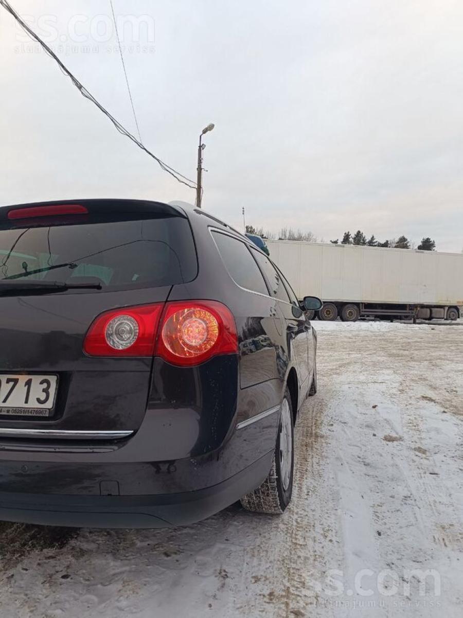 Black Volkswagen Passat B6 2006 in Riga, with an engine capacity of 1.90 L and mileage of 272 thousand km for 2700 €, photo 8 on AUTOMOTO.COM.LV