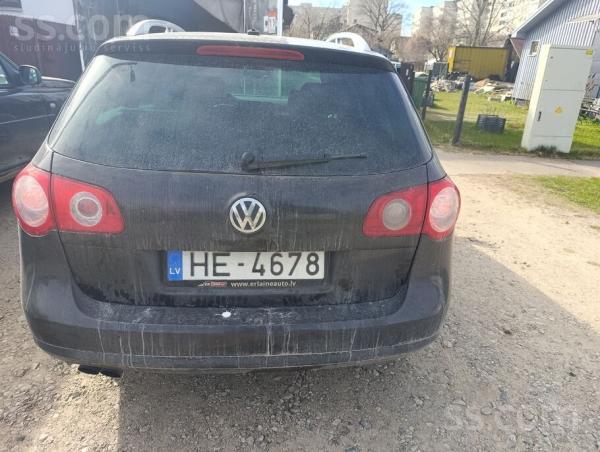 Black Volkswagen Passat B6 2006 in Ventspils, with an engine capacity of 2.00 L and mileage of 304 thousand km for 1600 €, photo 2 on AUTOMOTO.COM.LV