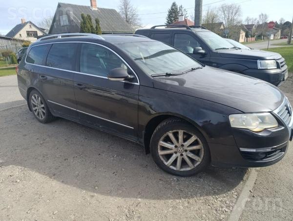 Black Volkswagen Passat B6 2006 in Ventspils, with an engine capacity of 2.00 L and mileage of 304 thousand km for 1600 €, photo 3 on AUTOMOTO.COM.LV