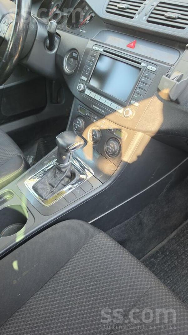 Black Volkswagen Passat B6 2006 in Liepaja, with an engine capacity of 2.20 L and mileage of 254 thousand km for 2500 €, photo 4 on AUTOMOTO.COM.LV