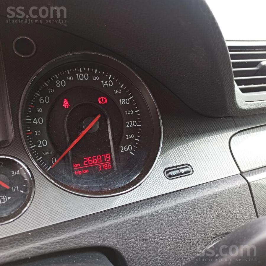 Melns Volkswagen Passat B6 2006 Daugavpils, ar dzinēja tilpumu 2.00 L un nobraukumu 0 tūkst. km par 2200 €, foto 24 vietnē AUTOMOTO.COM.LV