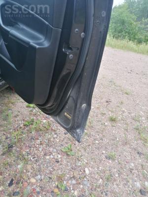 Melns Volkswagen Passat B6 2006 Bauska, ar dzinēja tilpumu 2.00 L un nobraukumu 207 tūkst. km par 1555 €, foto 9 vietnē AUTOMOTO.COM.LV
