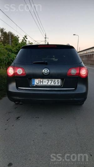 Black Volkswagen Passat B6 2006 in Riga, with an engine capacity of 2.00 L and mileage of 475 thousand km for 1000 €, photo 4 on AUTOMOTO.COM.LV
