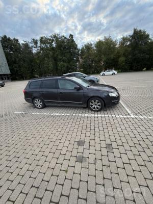 Black Volkswagen Passat B6 2006 in Riga, with an engine capacity of 2.00 L and mileage of 216 thousand km for 500 €, photo 3 on AUTOMOTO.COM.LV