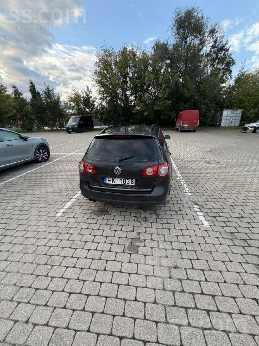 Black Volkswagen Passat B6 2006 in Riga, with an engine capacity of 2.00 L and mileage of 216 thousand km for 500 €, photo 4 on AUTOMOTO.COM.LV