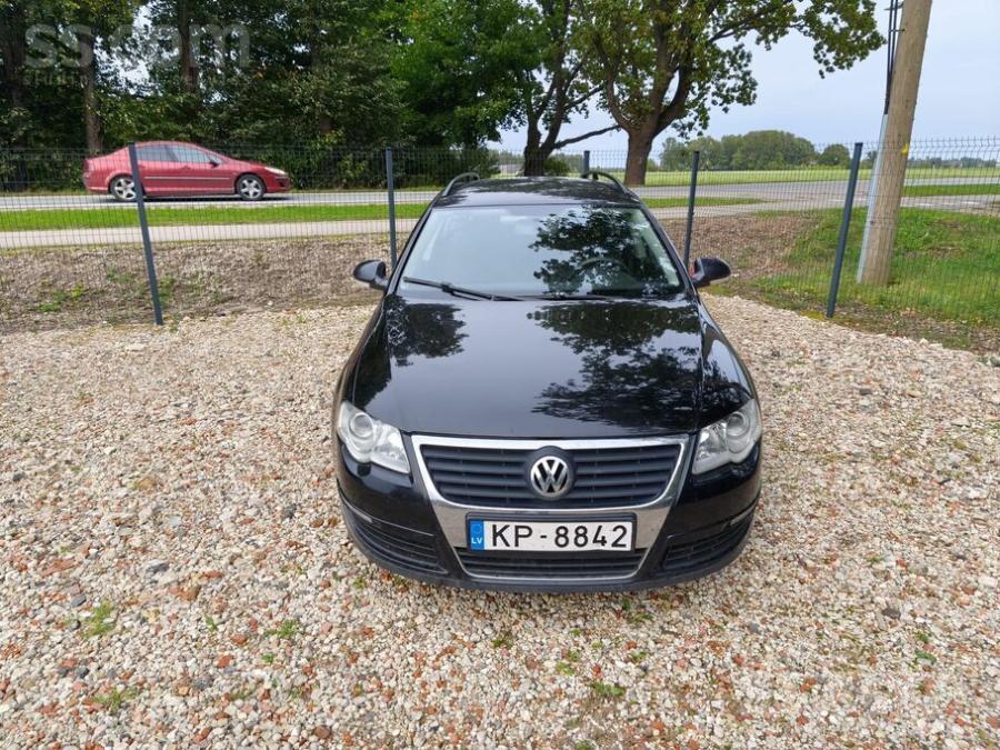 Black Volkswagen Passat B6 2006 in Cesis, with an engine capacity of 1.90 L and mileage of 368 thousand km for 1500 €, photo 1 on AUTOMOTO.COM.LV