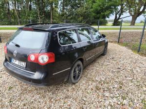 Black Volkswagen Passat B6 2006 in Cesis, with an engine capacity of 1.90 L and mileage of 368 thousand km for 1500 €, photo 3 on AUTOMOTO.COM.LV