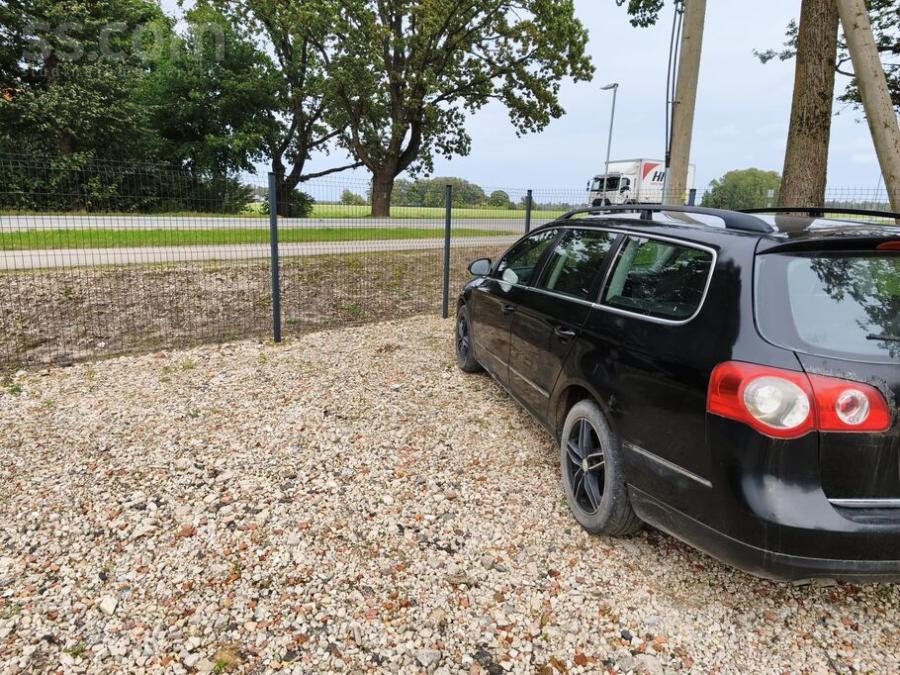 Black Volkswagen Passat B6 2006 in Cesis, with an engine capacity of 1.90 L and mileage of 368 thousand km for 1500 €, photo 5 on AUTOMOTO.COM.LV