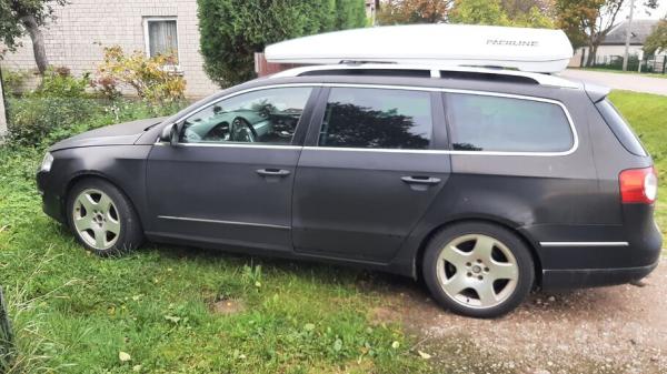 Black Volkswagen Passat B6 2006 in Ventspils, with an engine capacity of 2.00 L and mileage of 345 thousand km for 700 €, photo 1 on AUTOMOTO.COM.LV