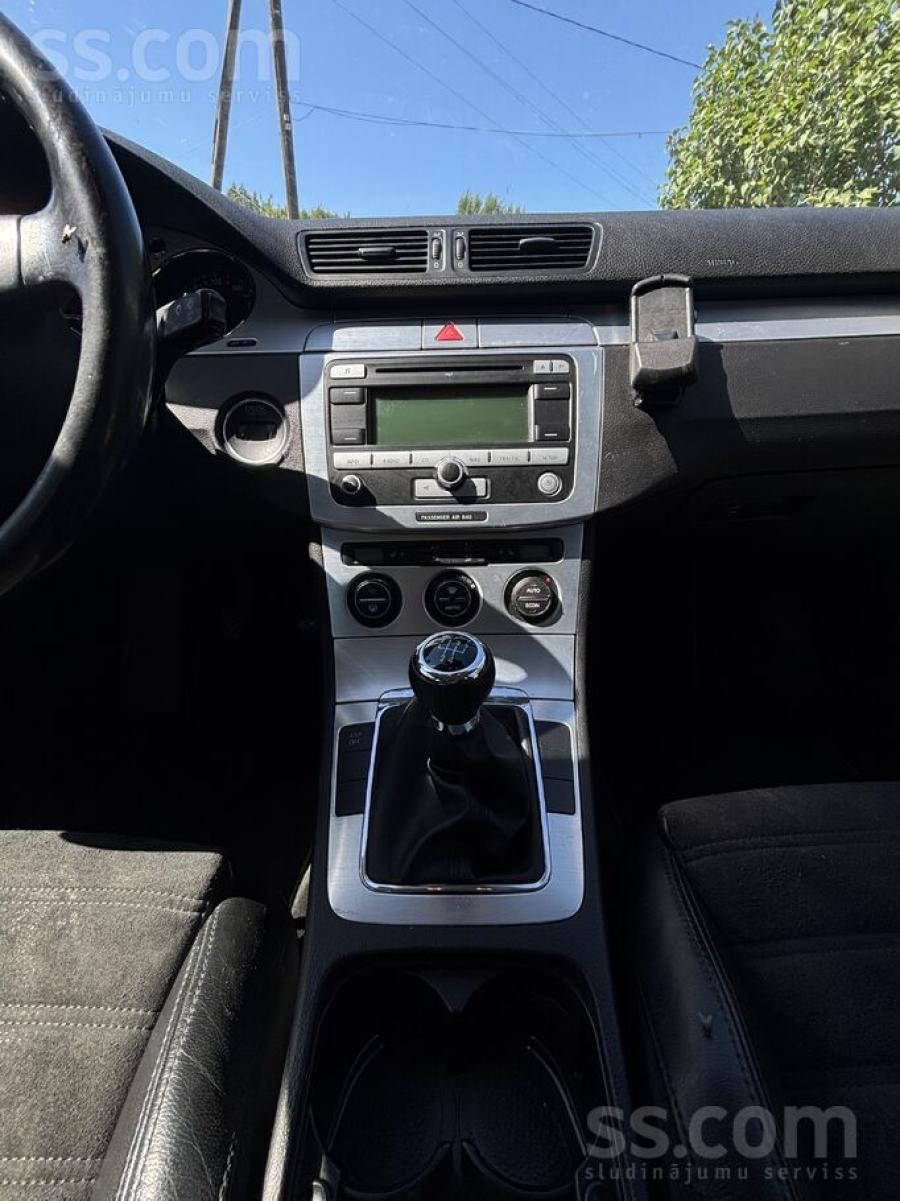Melns Volkswagen Passat B6 2007 Rīga, ar dzinēja tilpumu 1.90 L un nobraukumu 380 tūkst. km par 1750 €, foto 13 vietnē AUTOMOTO.COM.LV