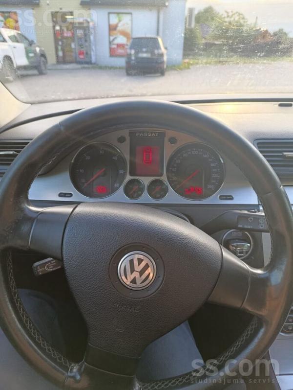 Melns Volkswagen Passat B6 2007 Talsi, ar dzinēja tilpumu 1.90 L un nobraukumu 380 tūkst. km par 1650 €, foto 4 vietnē AUTOMOTO.COM.LV