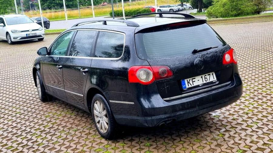 Black Volkswagen Passat B6 2007 in Cesis, with an engine capacity of 2.00 L and mileage of 349 thousand km for 1300 €, photo 8 on AUTOMOTO.COM.LV
