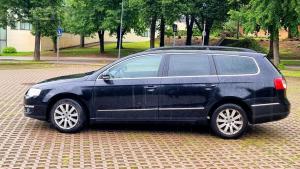 Black Volkswagen Passat B6 2007 in Cesis, with an engine capacity of 2.00 L and mileage of 349 thousand km for 1300 €, photo 9 on AUTOMOTO.COM.LV