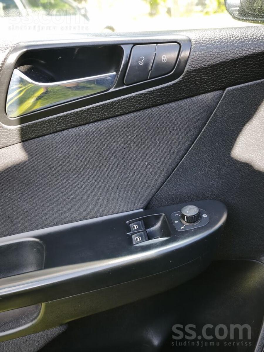 Melns Volkswagen Passat B6 2007 Tukums, ar dzinēja tilpumu 2.00 L un nobraukumu 287 tūkst. km par 790 €, foto 8 vietnē AUTOMOTO.COM.LV