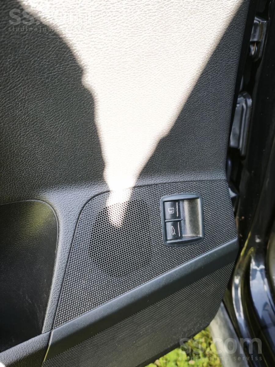 Melns Volkswagen Passat B6 2007 Tukums, ar dzinēja tilpumu 2.00 L un nobraukumu 287 tūkst. km par 790 €, foto 9 vietnē AUTOMOTO.COM.LV
