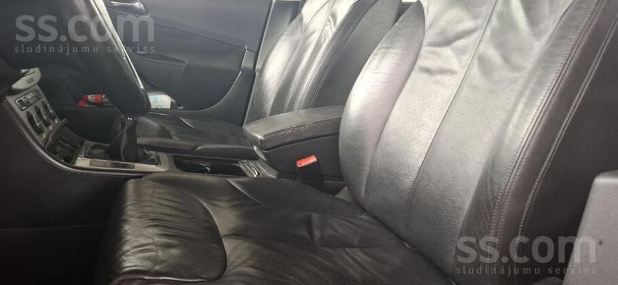 Black Volkswagen Passat B6 2007 in Daugavpils, with an engine capacity of 1.90 L and mileage of 390 thousand km for 1490 €, photo 19 on AUTOMOTO.COM.LV
