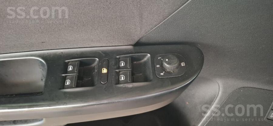 Black Volkswagen Passat B6 2007 in Daugavpils, with an engine capacity of 1.90 L and mileage of 390 thousand km for 1490 €, photo 24 on AUTOMOTO.COM.LV