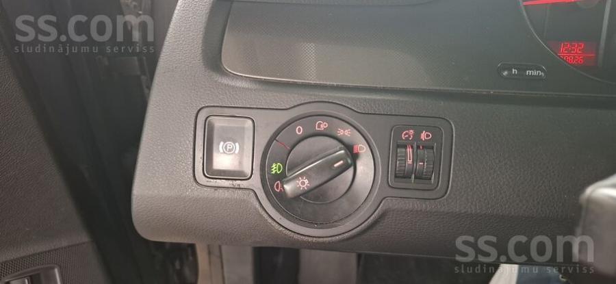 Black Volkswagen Passat B6 2007 in Daugavpils, with an engine capacity of 1.90 L and mileage of 390 thousand km for 1490 €, photo 25 on AUTOMOTO.COM.LV