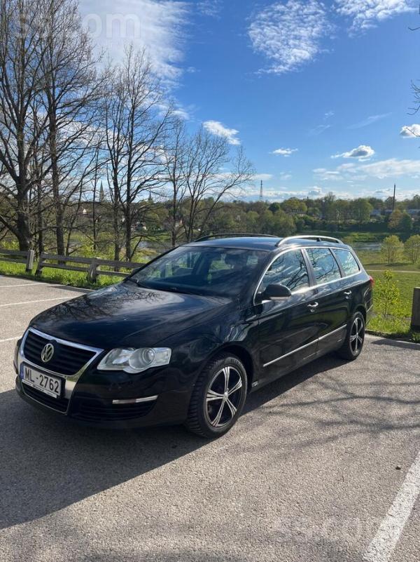 Black Volkswagen Passat B6 2008 in Kuldiga, with an engine capacity of 1.90 L and mileage of 318 thousand km for 1900 €, photo 1 on AUTOMOTO.COM.LV