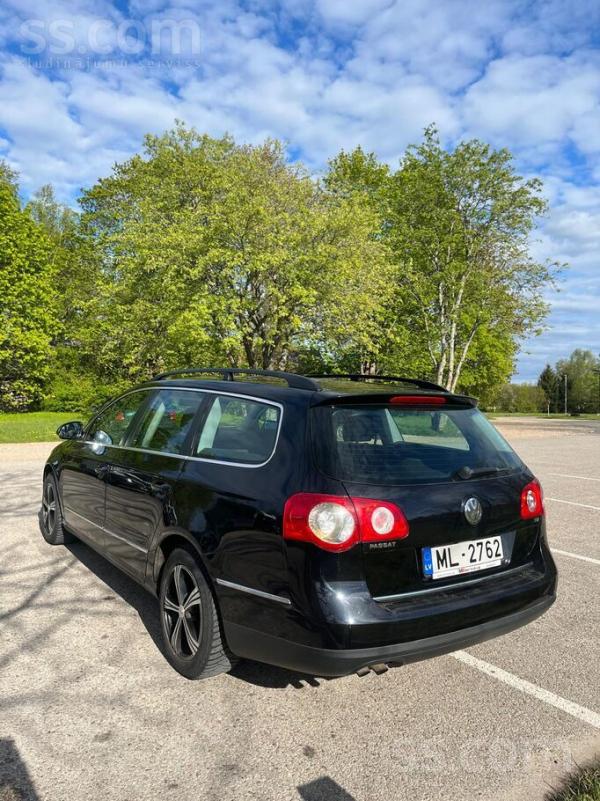 Black Volkswagen Passat B6 2008 in Kuldiga, with an engine capacity of 1.90 L and mileage of 318 thousand km for 1900 €, photo 3 on AUTOMOTO.COM.LV