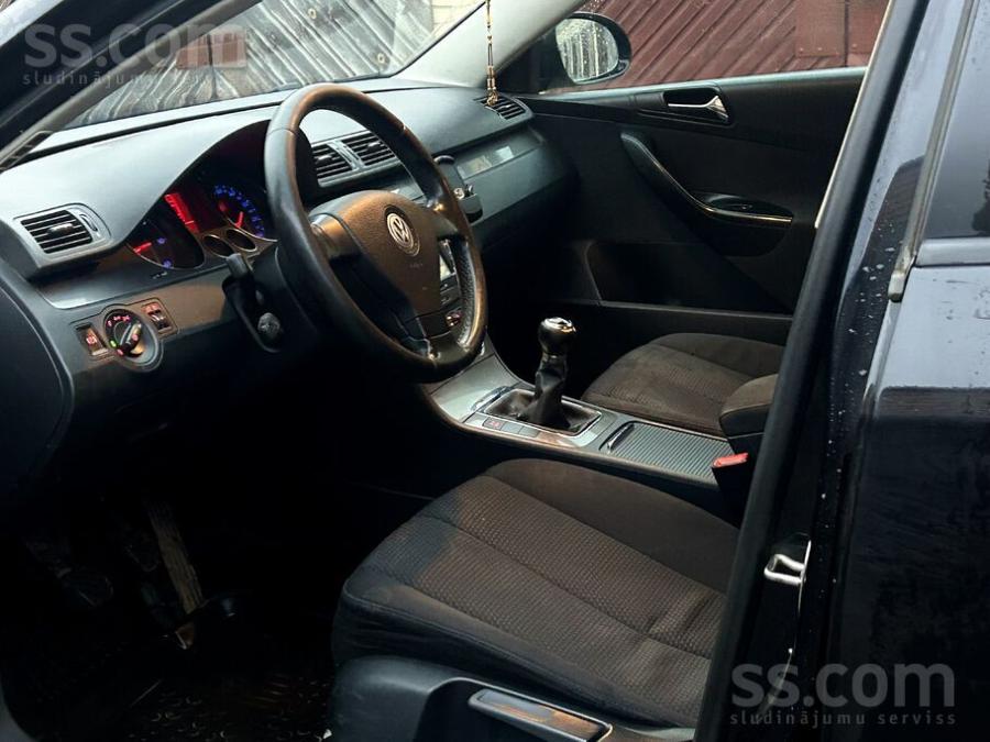 Melns Volkswagen Passat B6 2008 Jelgava, ar dzinēja tilpumu 1.90 L un nobraukumu 340 tūkst. km par 1700 €, foto 14 vietnē AUTOMOTO.COM.LV
