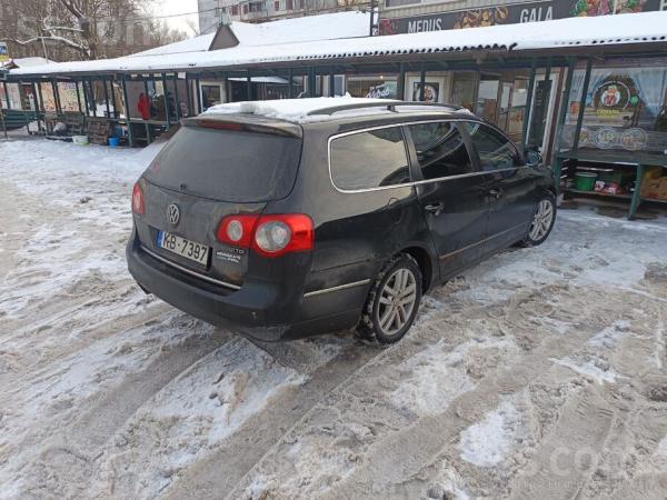 Black Volkswagen Passat B6 2008 in Riga, with an engine capacity of 2.00 L and mileage of 423 thousand km for 950 €, photo 4 on AUTOMOTO.COM.LV