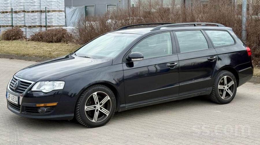 Black Volkswagen Passat B6 2008 in Riga, with an engine capacity of 2.00 L and mileage of 380 thousand km for 1650 €, photo 4 on AUTOMOTO.COM.LV