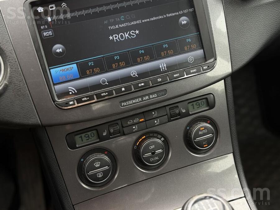 Black Volkswagen Passat B6 2008 in Riga, with an engine capacity of 2.00 L and mileage of 380 thousand km for 1650 €, photo 9 on AUTOMOTO.COM.LV