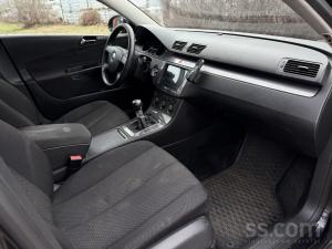 Black Volkswagen Passat B6 2008 in Riga, with an engine capacity of 2.00 L and mileage of 380 thousand km for 1650 €, photo 10 on AUTOMOTO.COM.LV