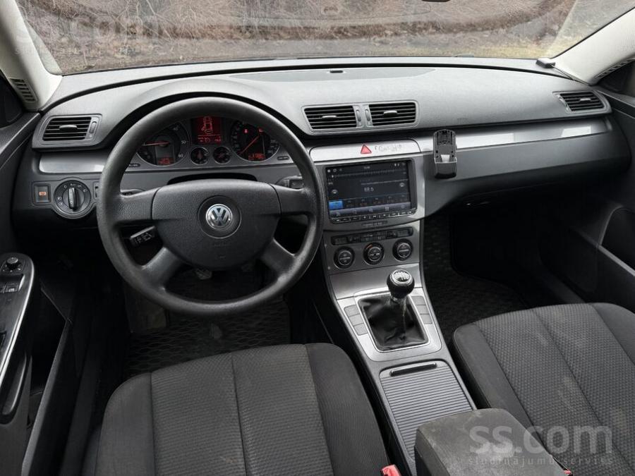 Black Volkswagen Passat B6 2008 in Riga, with an engine capacity of 2.00 L and mileage of 380 thousand km for 1450 €, photo 7 on AUTOMOTO.COM.LV