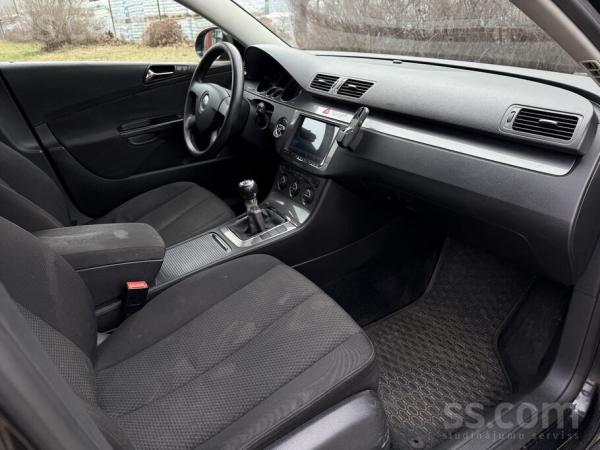 Black Volkswagen Passat B6 2008 in Riga, with an engine capacity of 2.00 L and mileage of 380 thousand km for 1450 €, photo 9 on AUTOMOTO.COM.LV
