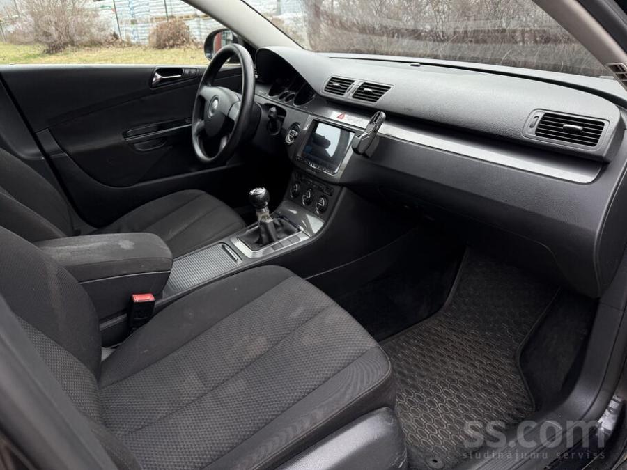 Black Volkswagen Passat B6 2008 in Riga, with an engine capacity of 2.00 L and mileage of 380 thousand km for 1450 €, photo 10 on AUTOMOTO.COM.LV