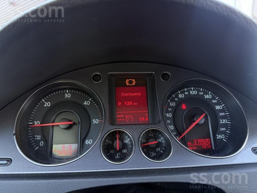 Black Volkswagen Passat B6 2008 in Riga, with an engine capacity of 2.00 L and mileage of 380 thousand km for 1650 €, photo 8 on AUTOMOTO.COM.LV