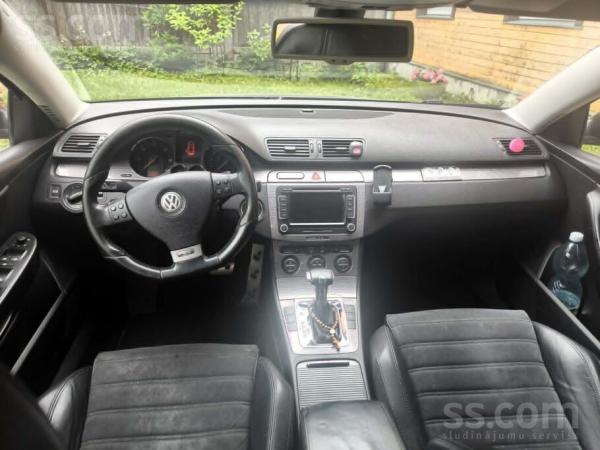 Black Volkswagen Passat B6 2008 in Liepaja, with an engine capacity of 2.00 L and mileage of 297 thousand km for 2500 €, photo 3 on AUTOMOTO.COM.LV