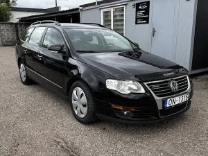Melns Volkswagen Passat B6 2008 Daugavpils, ar dzinēja tilpumu 1.90 L un nobraukumu 300 tūkst. km par 2350 €, foto  vietnē AUTOMOTO.COM.LV