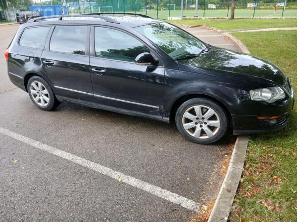 Black Volkswagen Passat B6 2008 in Bauska, with an engine capacity of 1.90 L and mileage of 260 thousand km for 1800 €, photo 2 on AUTOMOTO.COM.LV