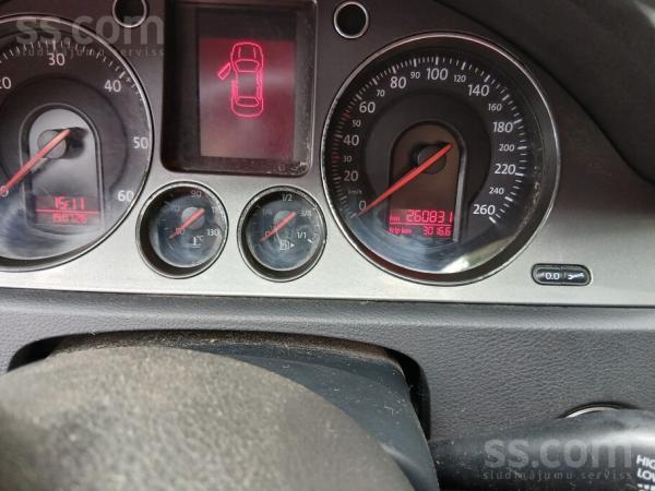 Black Volkswagen Passat B6 2008 in Bauska, with an engine capacity of 1.90 L and mileage of 260 thousand km for 1800 €, photo 9 on AUTOMOTO.COM.LV