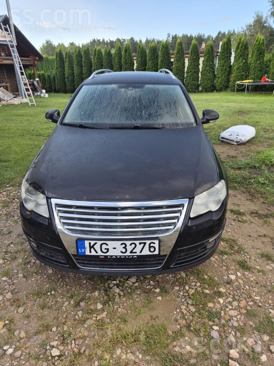 Black Volkswagen Passat B6 2008 in Riga, with an engine capacity of 3.20 L and mileage of 340 thousand km for 2500 €, photo 3 on AUTOMOTO.COM.LV
