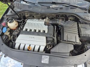 Black Volkswagen Passat B6 2008 in Riga, with an engine capacity of 3.20 L and mileage of 340 thousand km for 2500 €, photo 7 on AUTOMOTO.COM.LV