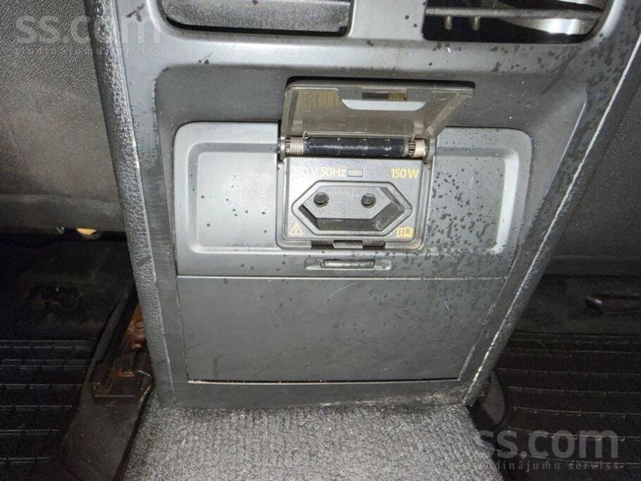 Melns Volkswagen Passat B6 2008 Rīga, ar dzinēja tilpumu 2.00 L un nobraukumu 330 tūkst. km par 2200 €, foto 9 vietnē AUTOMOTO.COM.LV