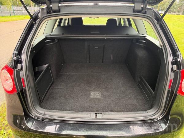 Melns Volkswagen Passat B6 2008 Rīga, ar dzinēja tilpumu 2.00 L un nobraukumu 330 tūkst. km par 2200 €, foto 10 vietnē AUTOMOTO.COM.LV
