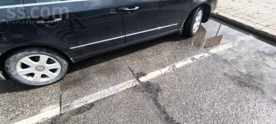 Melns Volkswagen Passat B6 2008 Rīga, ar dzinēja tilpumu 2.00 L un nobraukumu 312 tūkst. km par 2150 €, foto 4 vietnē AUTOMOTO.COM.LV
