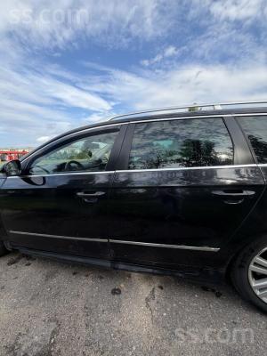 Black Volkswagen Passat B6 2008 in Riga, with an engine capacity of 2.00 L and mileage of 339 thousand km for 1400 €, photo 12 on AUTOMOTO.COM.LV